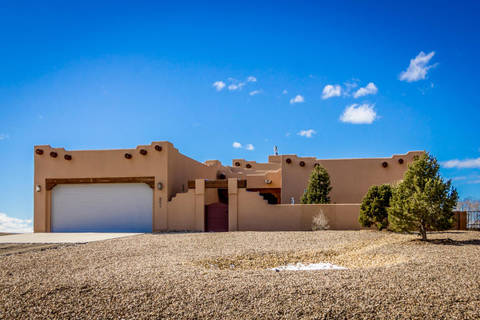 Custom built home with gourmet kitchen at Rio Rancho Es