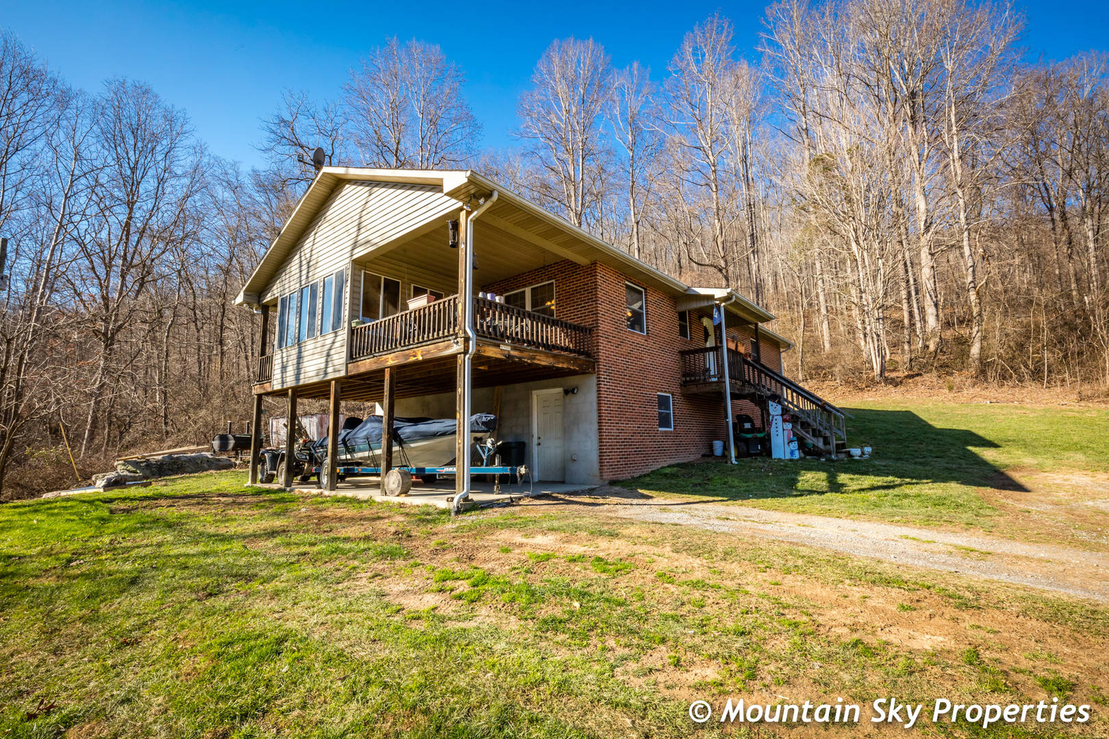 Brivity - 4900 Wolf Creek Road Narrows, VA 24124 - Virtual Tour