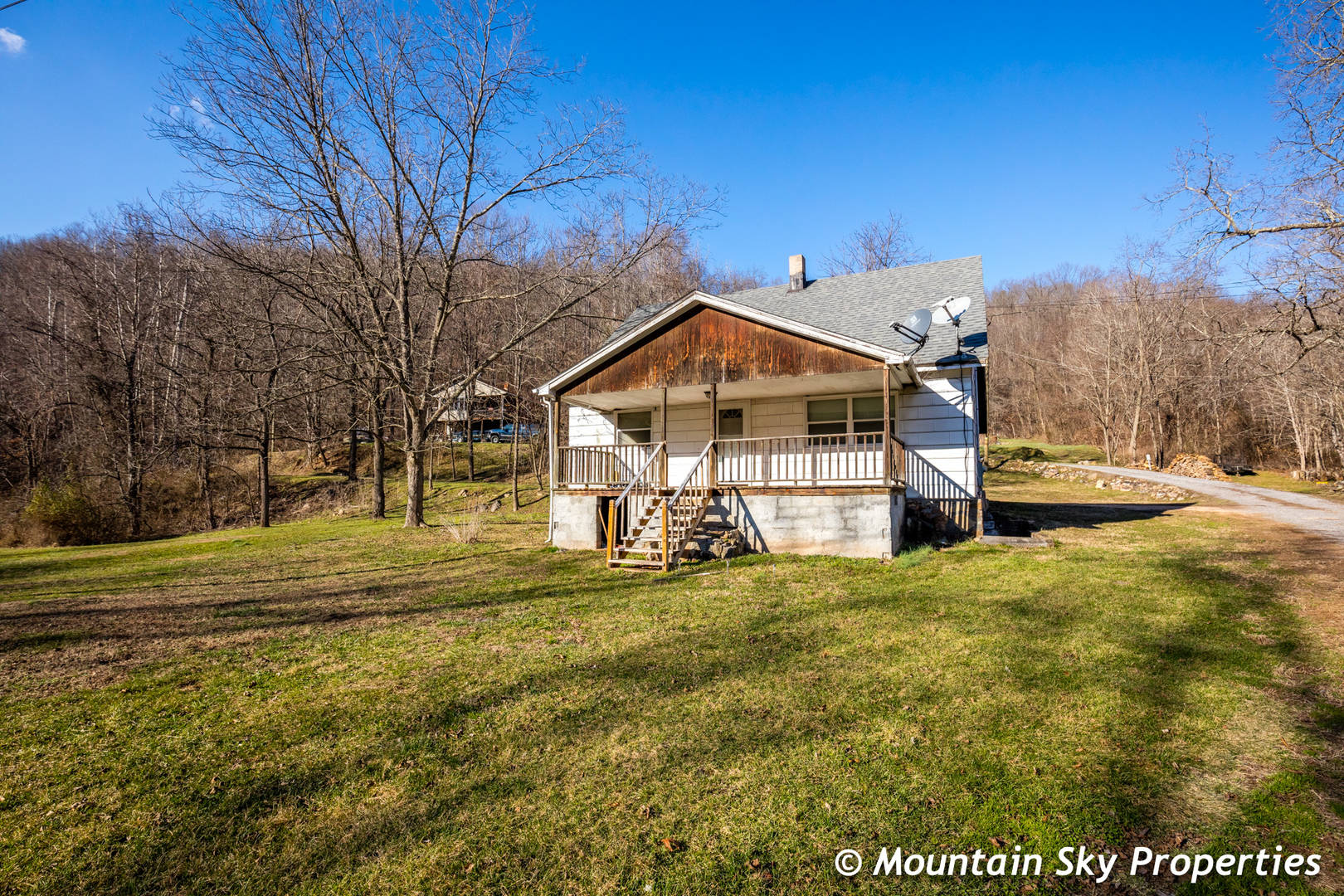 Brivity - 4900 Wolf Creek Road Narrows, VA 24124 - Virtual Tour