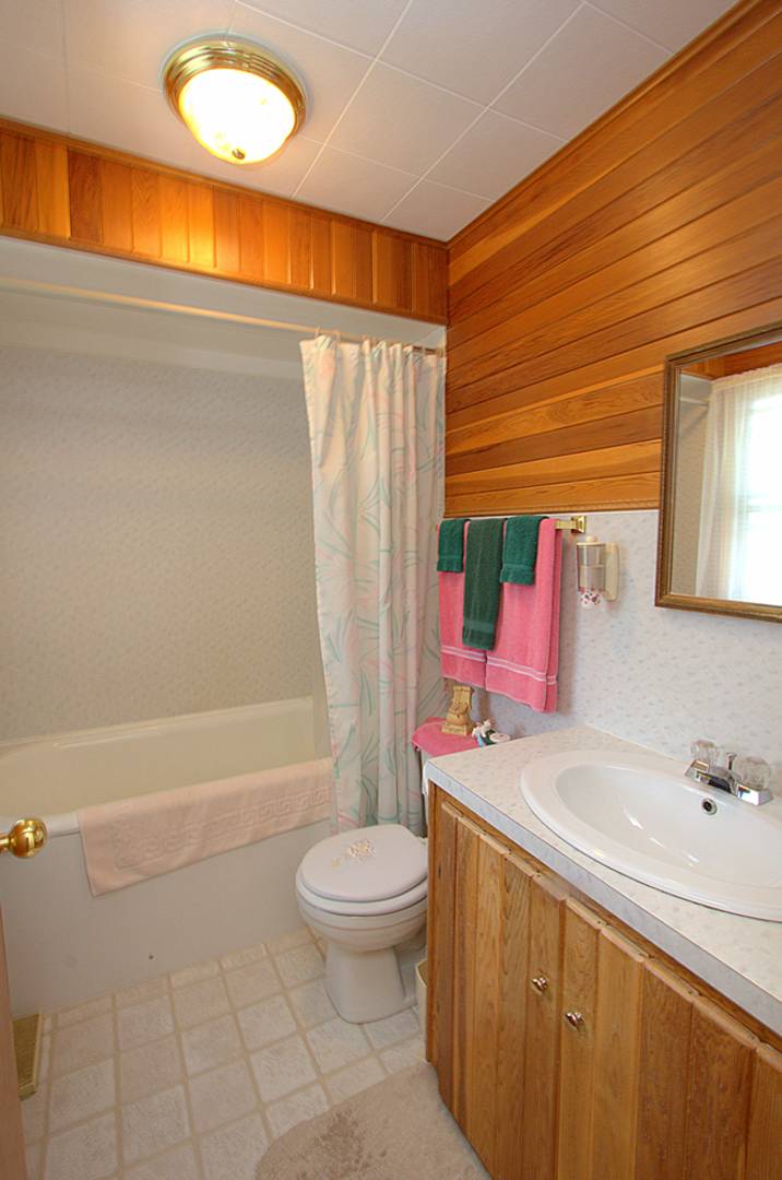 Brivity - 406 Ferry Road Winnipeg, MB R3J1W4 - Virtual Tour