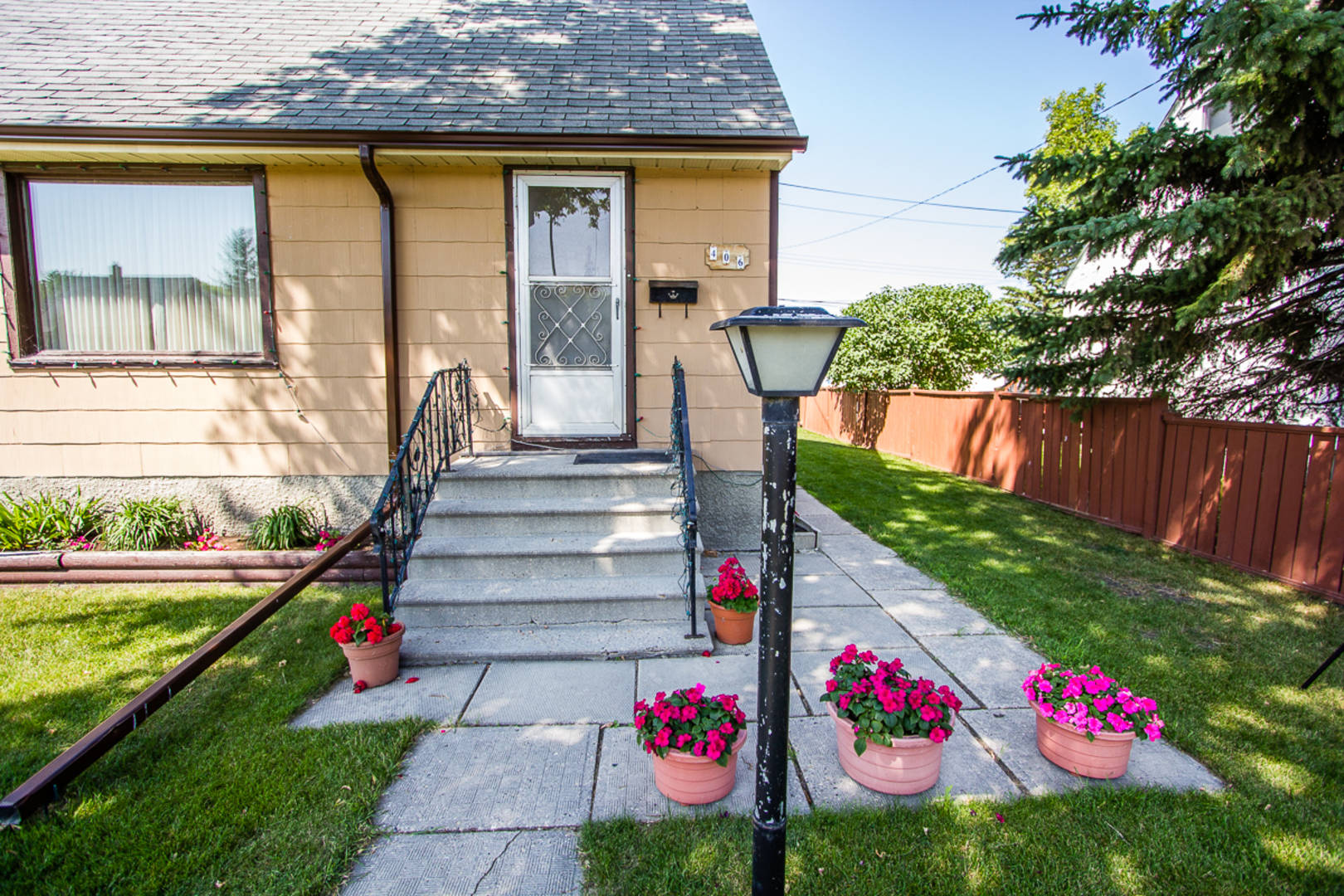 Brivity - 406 Ferry Road Winnipeg, MB R3J1W4 - Virtual Tour