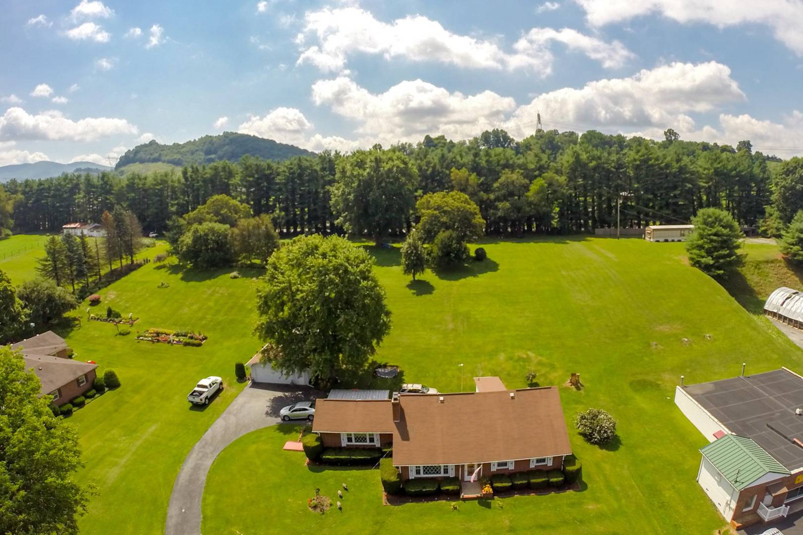 Brivity - 5286 Lee Hwy Atkins, VA 24311 - Virtual Tour