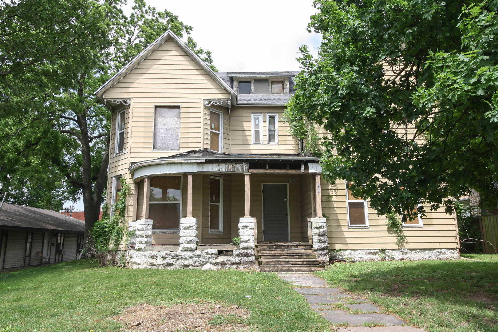 Brivity - 1623 North Jefferson Avenue Springfield, MO 65803 - Virtual Tour