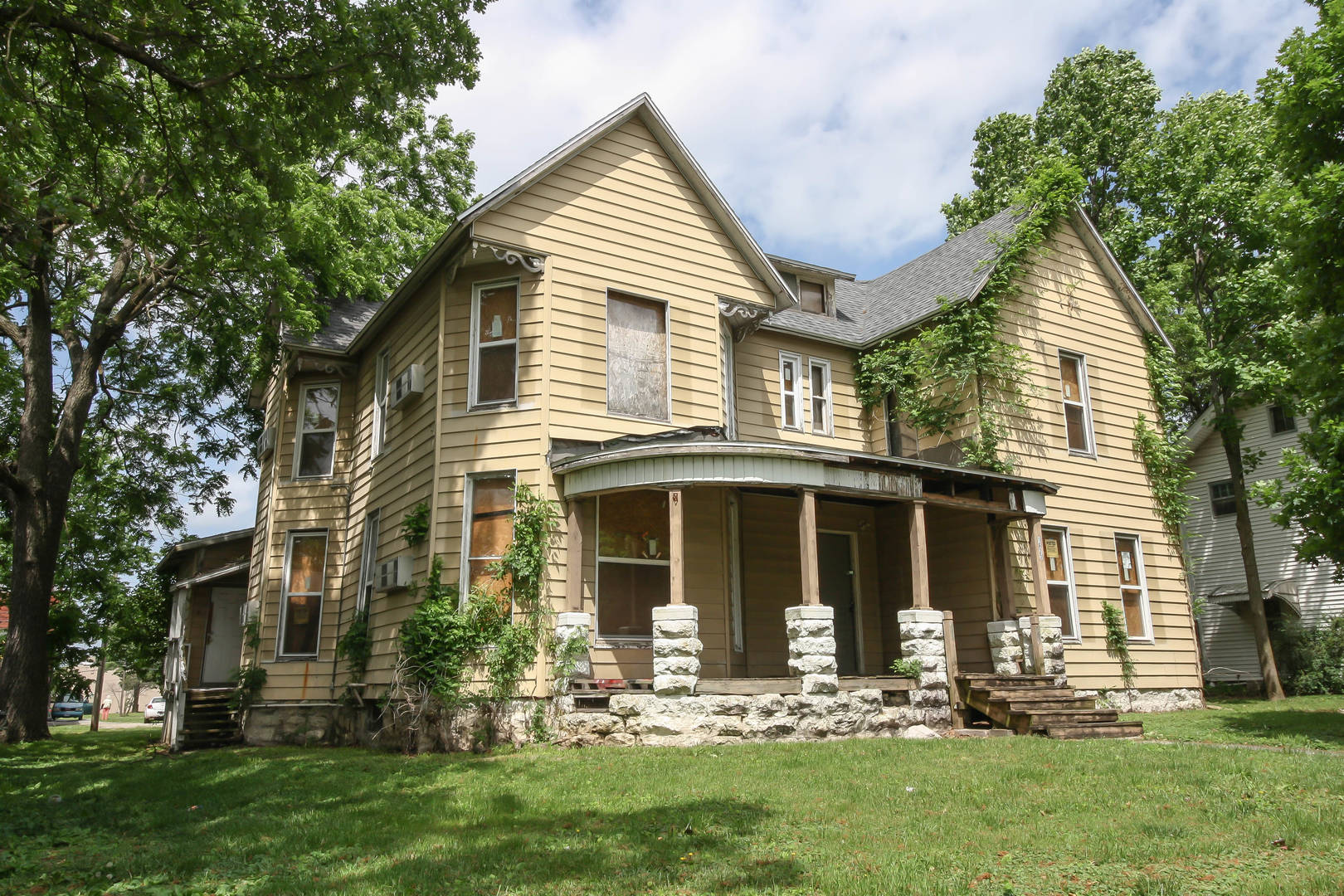 Brivity - 1623 North Jefferson Avenue Springfield, MO 65803 - Virtual Tour