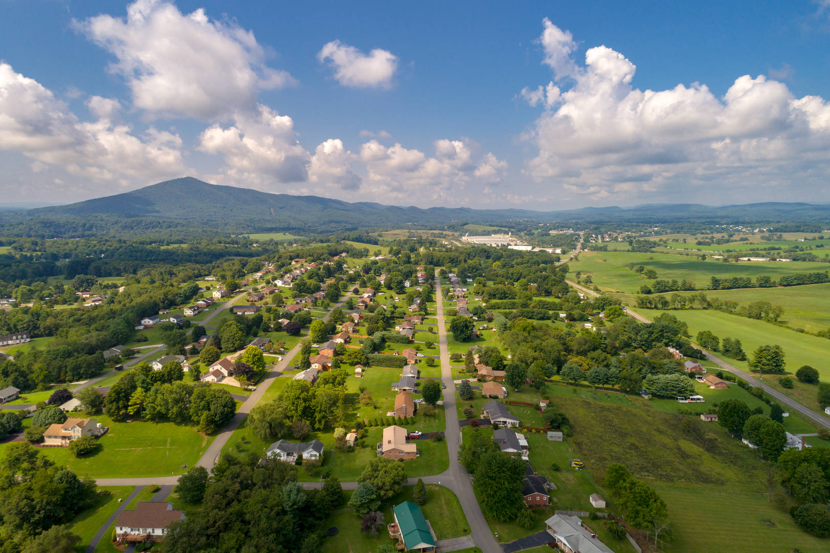 Brivity - 4625 Newbern Heights Dr Pulaski, VA 24301 - Virtual Tour