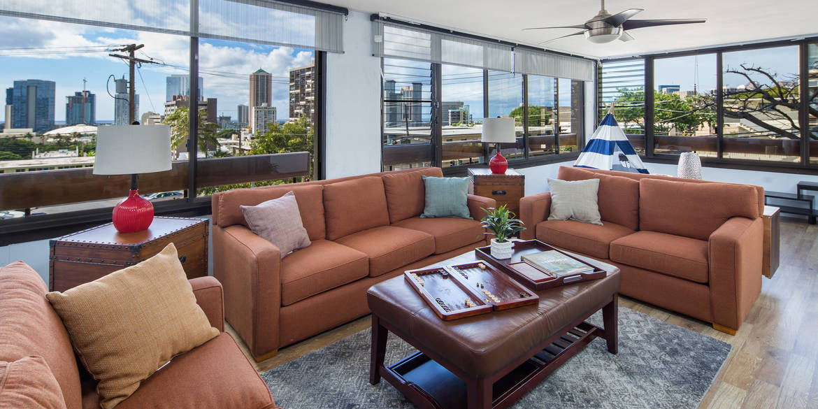 Brivity - Greg Mroz • 905 Spencer Street Apt 302 Honolulu, HI - 96822