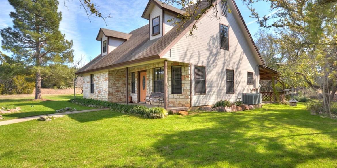 Brivity - 425 Shin Oak Lane Liberty Hill, TX - 78642-5700