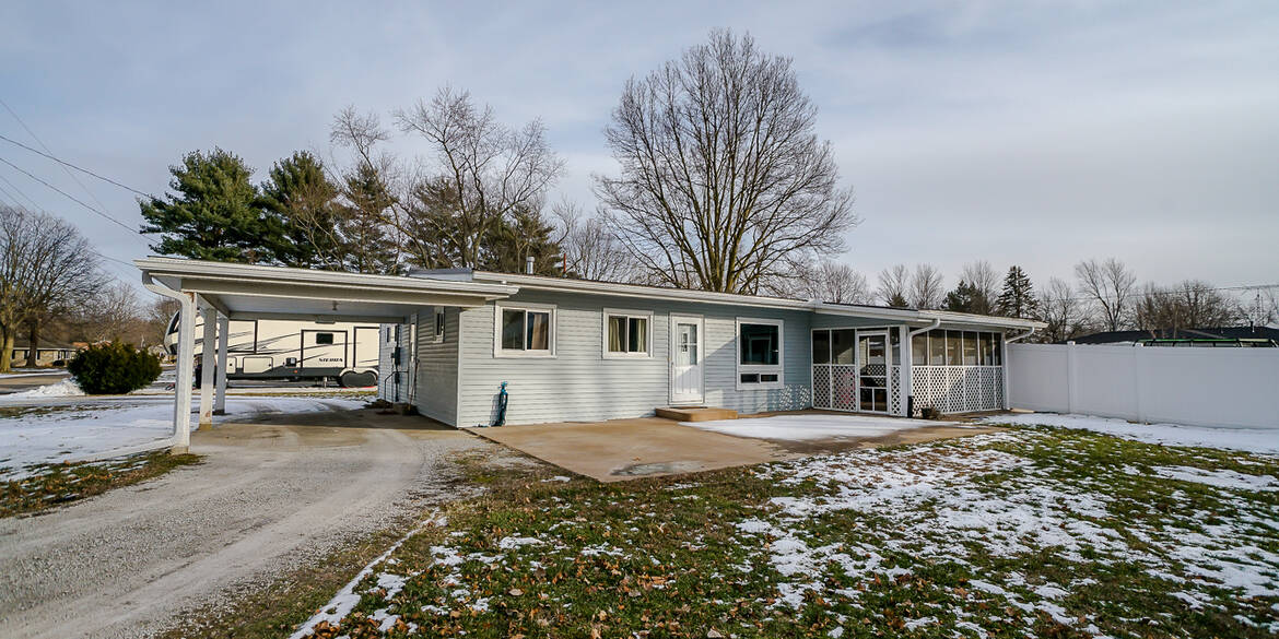 Brivity - 206 E Sheridan St Manito, IL - 61546