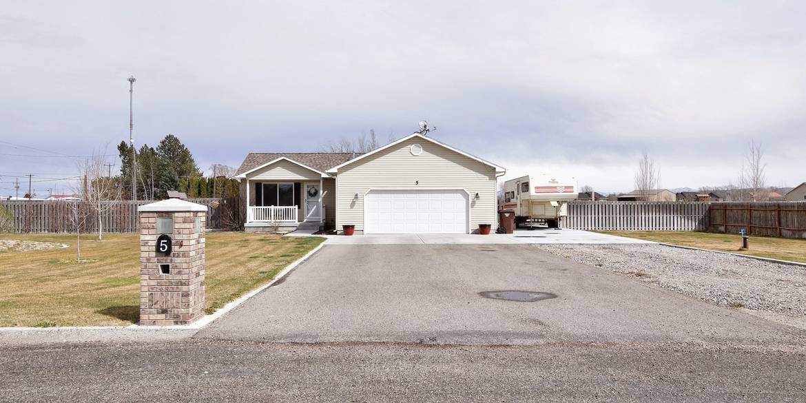 Brivity - 5 S. 565 West Blackfoot, ID - 83221
