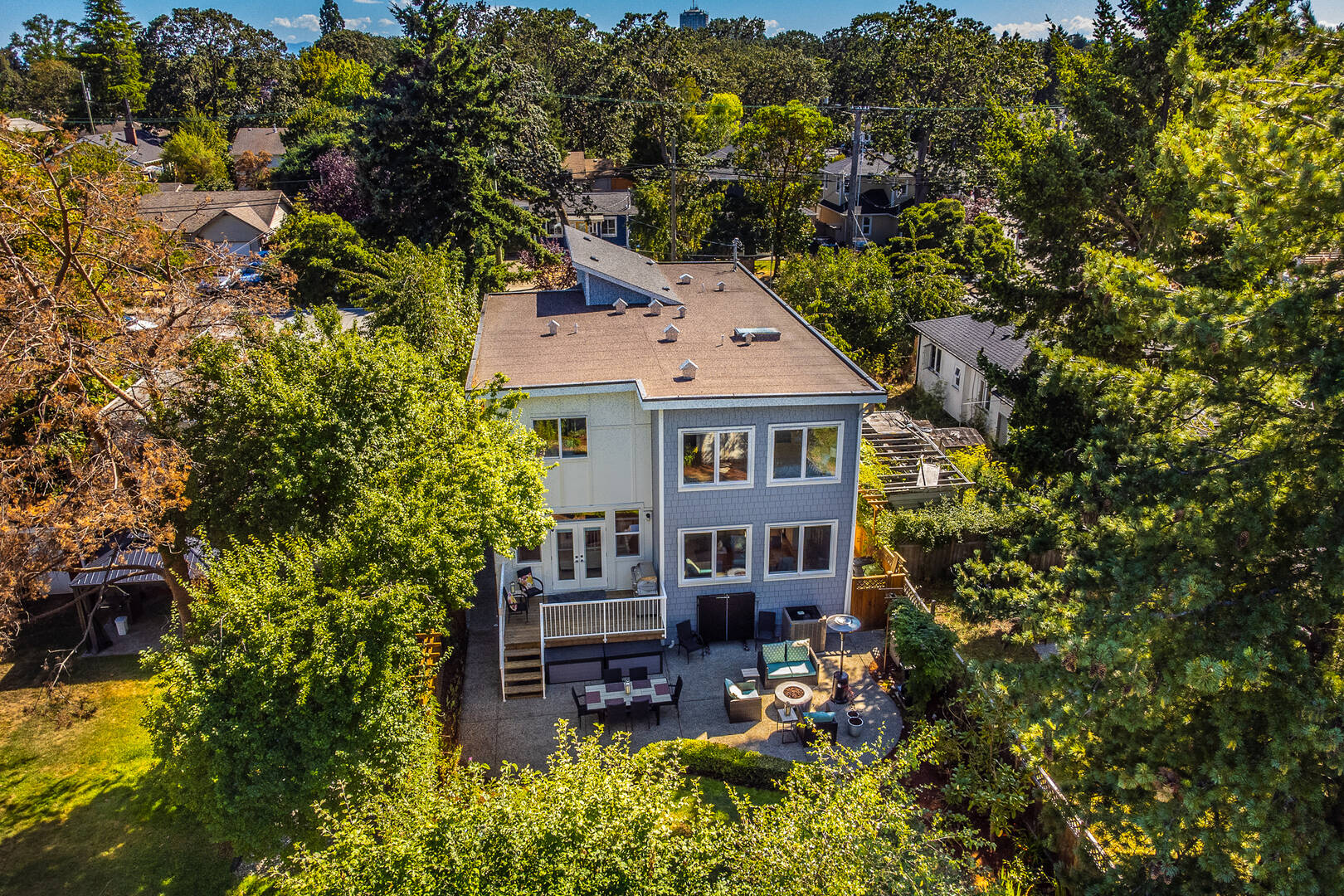 Brivity - 1712 Haultain St Victoria, BC V8R2L2 - Virtual Tour