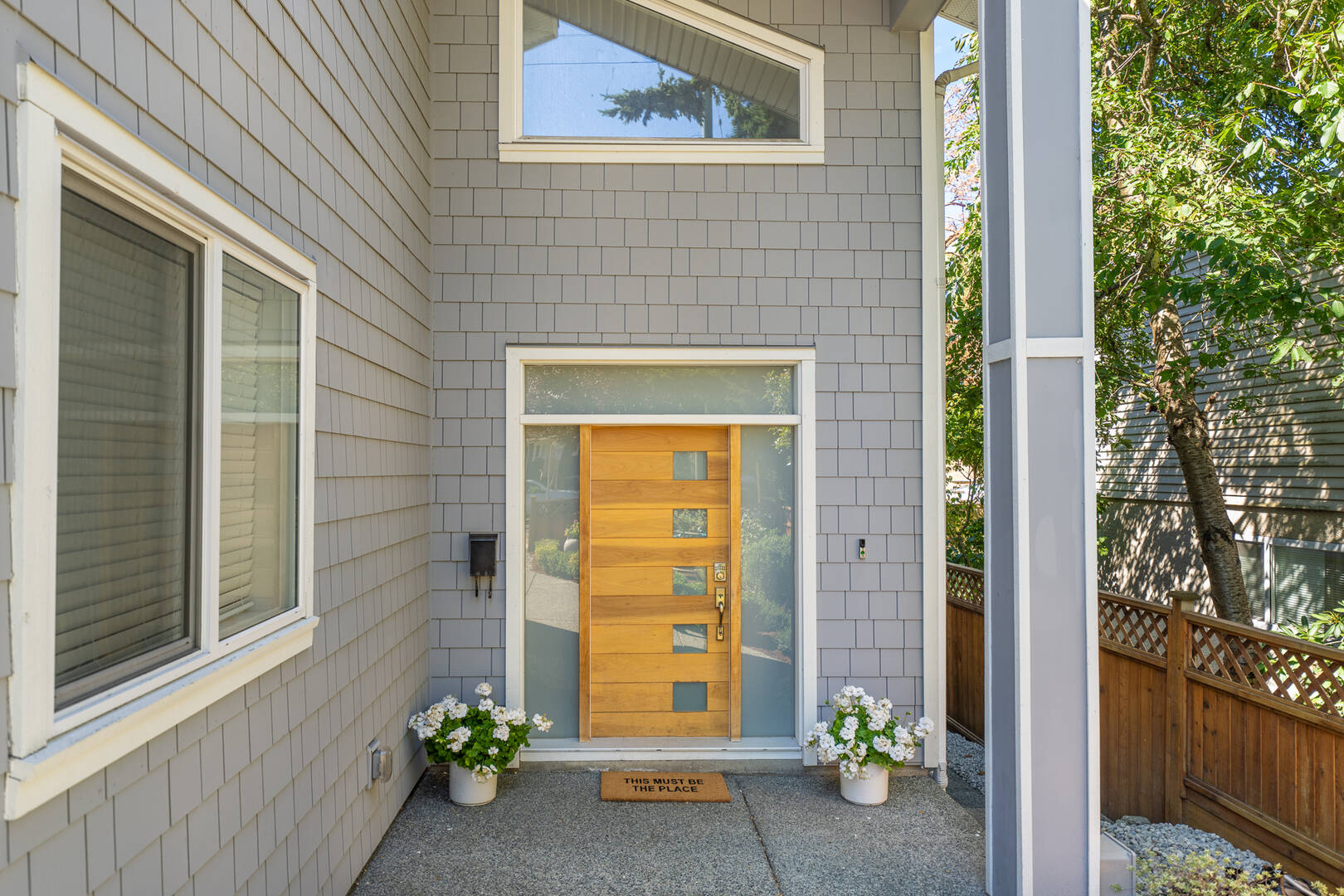 Brivity - 1712 Haultain St Victoria, BC V8R2L2 - Virtual Tour
