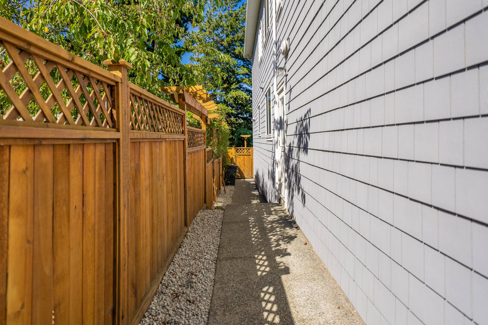 Brivity - 1712 Haultain St Victoria, BC V8R2L2 - Virtual Tour