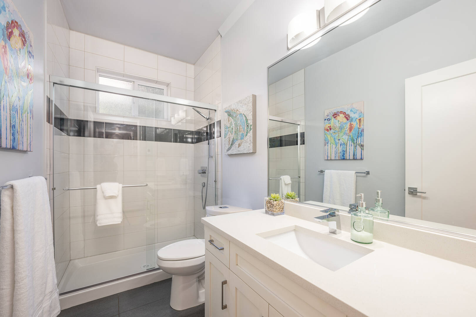Brivity - 1712 Haultain St Victoria, BC V8R2L2 - Virtual Tour