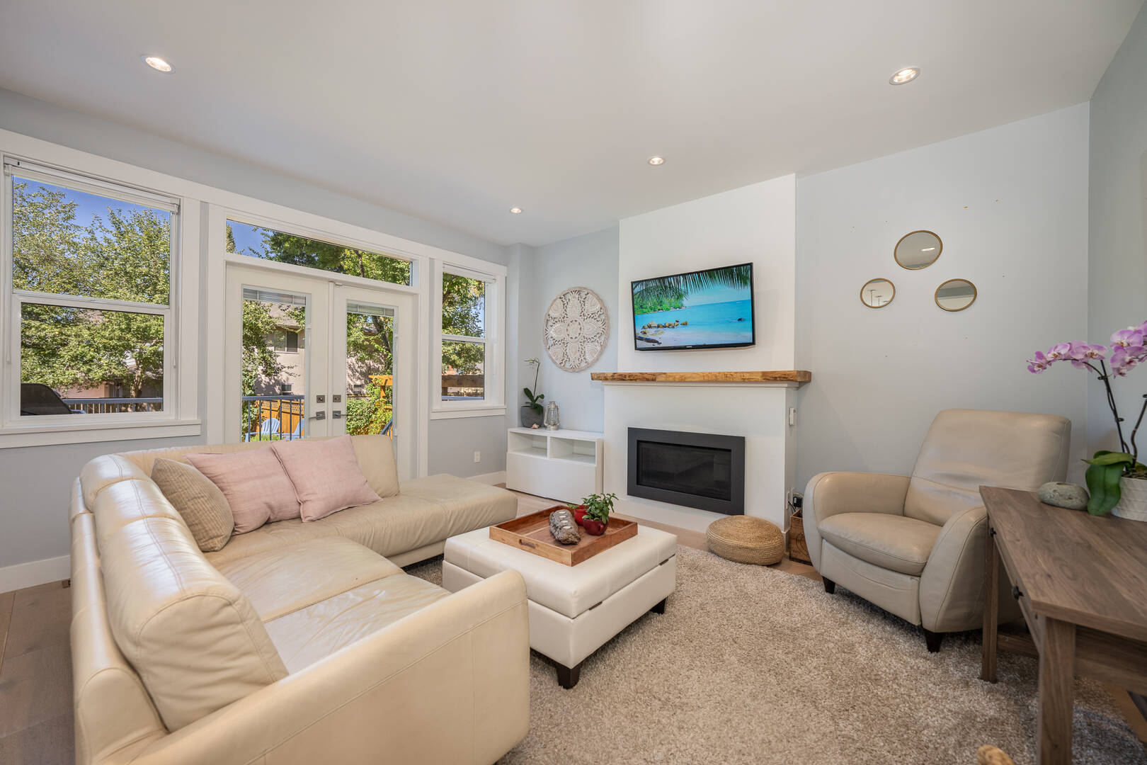 Brivity - 1712 Haultain St Victoria, BC V8R2L2 - Virtual Tour