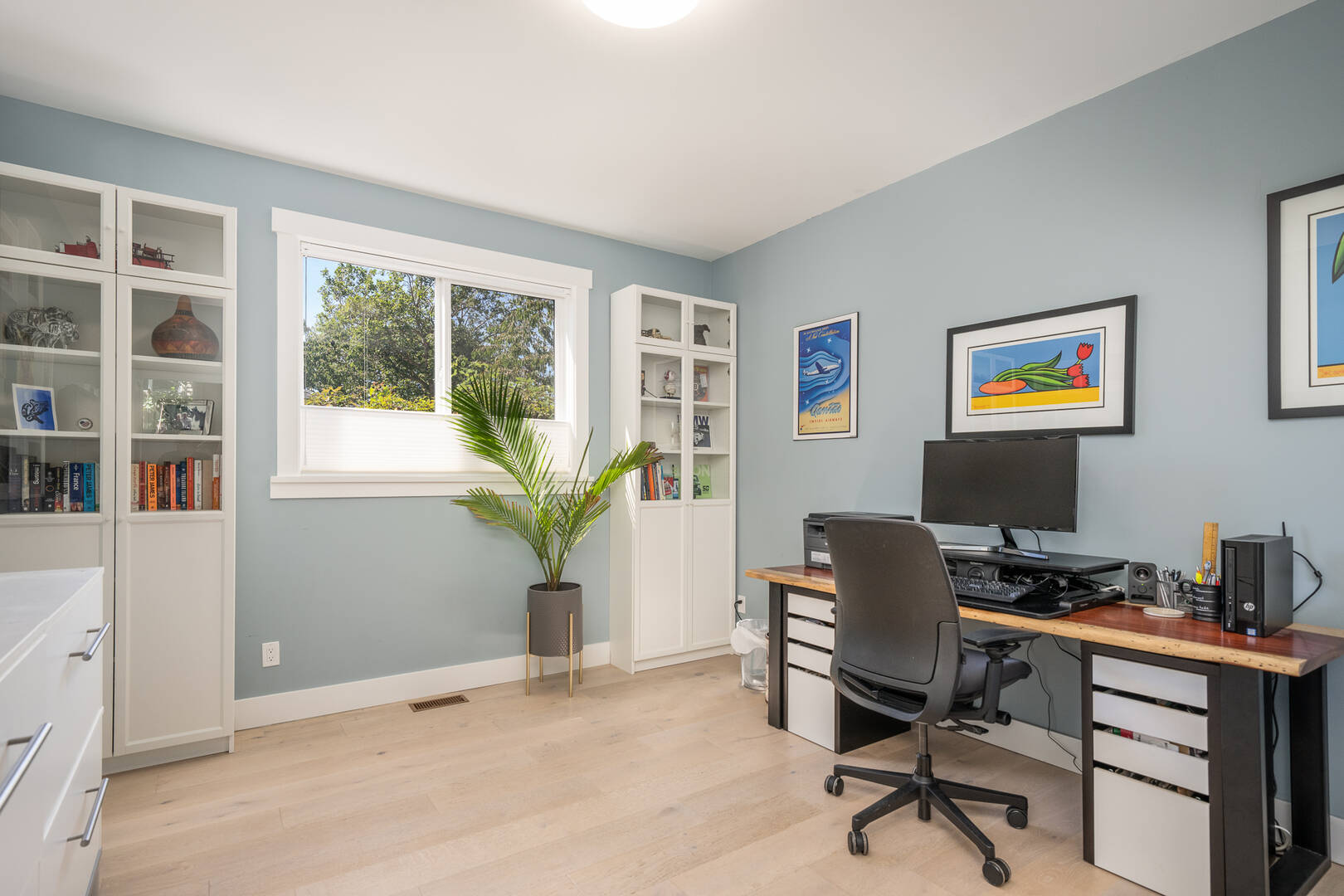 Brivity - 1712 Haultain St Victoria, BC V8R2L2 - Virtual Tour