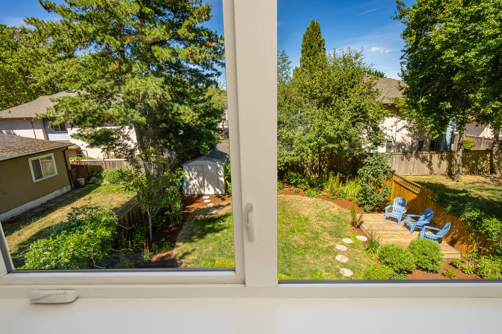Brivity - 1712 Haultain St Victoria, BC V8R2L2 - Virtual Tour