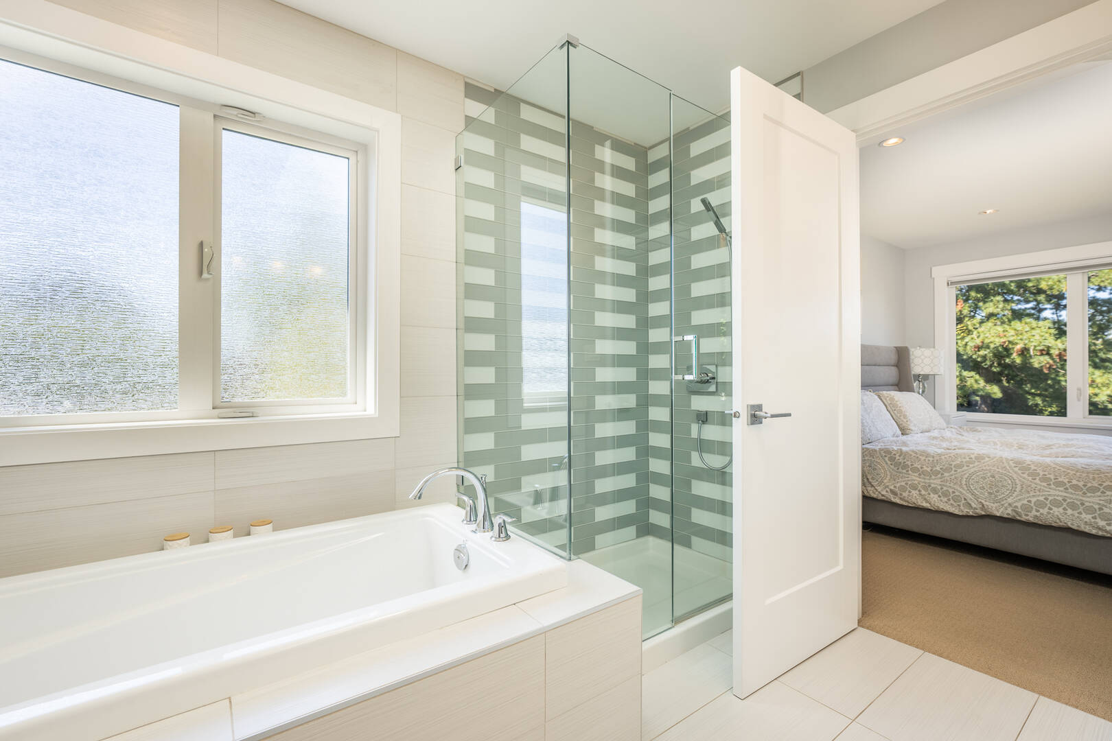Brivity - 1712 Haultain St Victoria, BC V8R2L2 - Virtual Tour