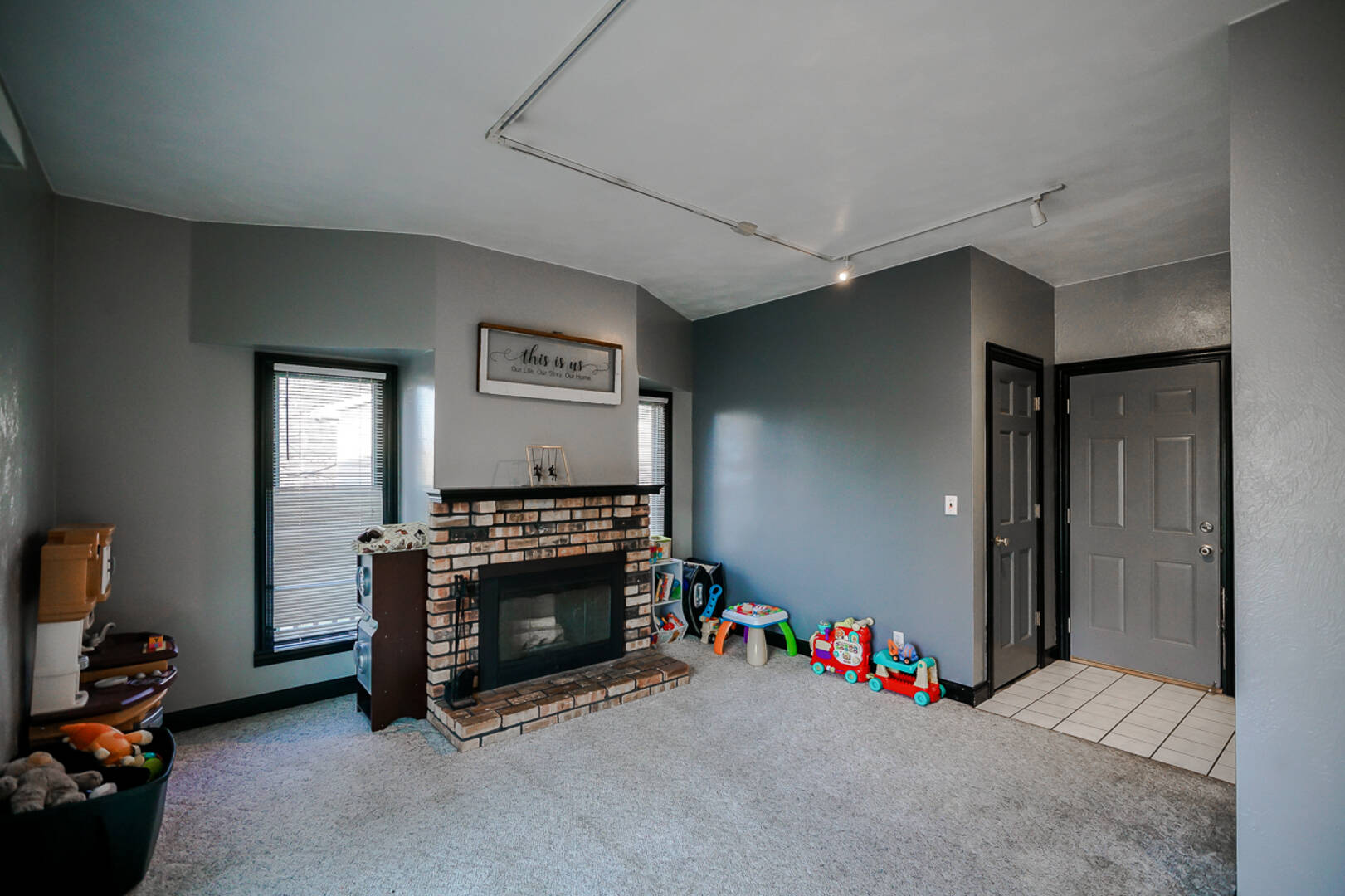 Brivity - 211 Burning Tree Dr Pekin, IL 61554 - Virtual Tour