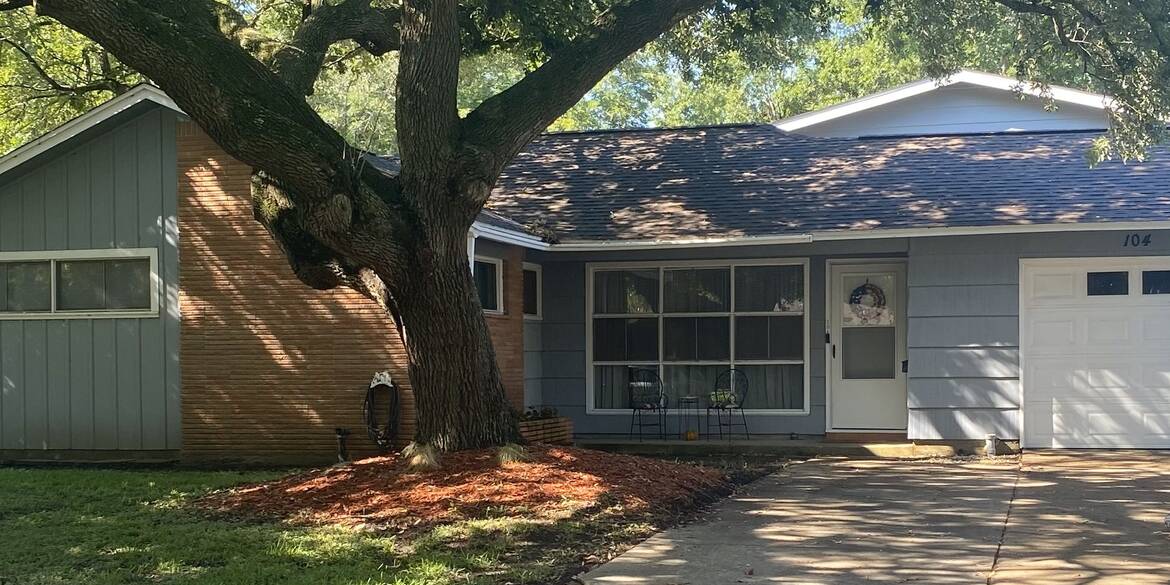 Brivity - 104 Palm Lane Lake Jackson, TX - 77566