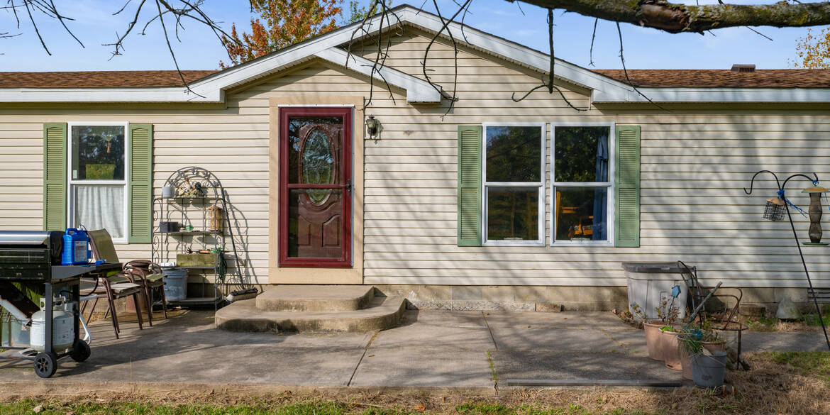 Brivity - 405 N 6th St Summitville, IN - 46070