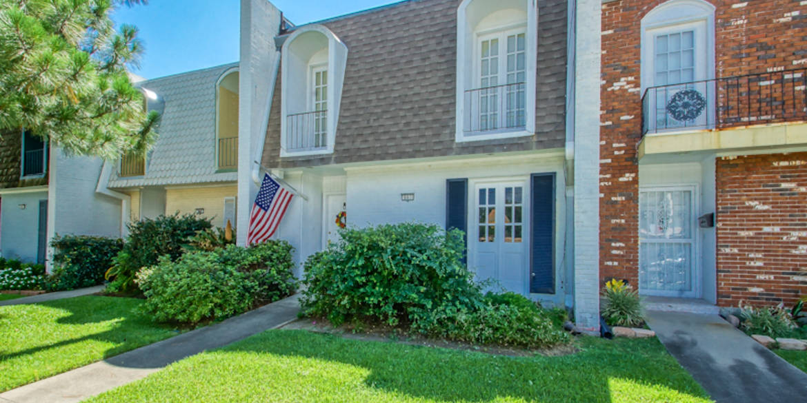 Brivity - 887 Martin Behrman Metairie, LA - 70005